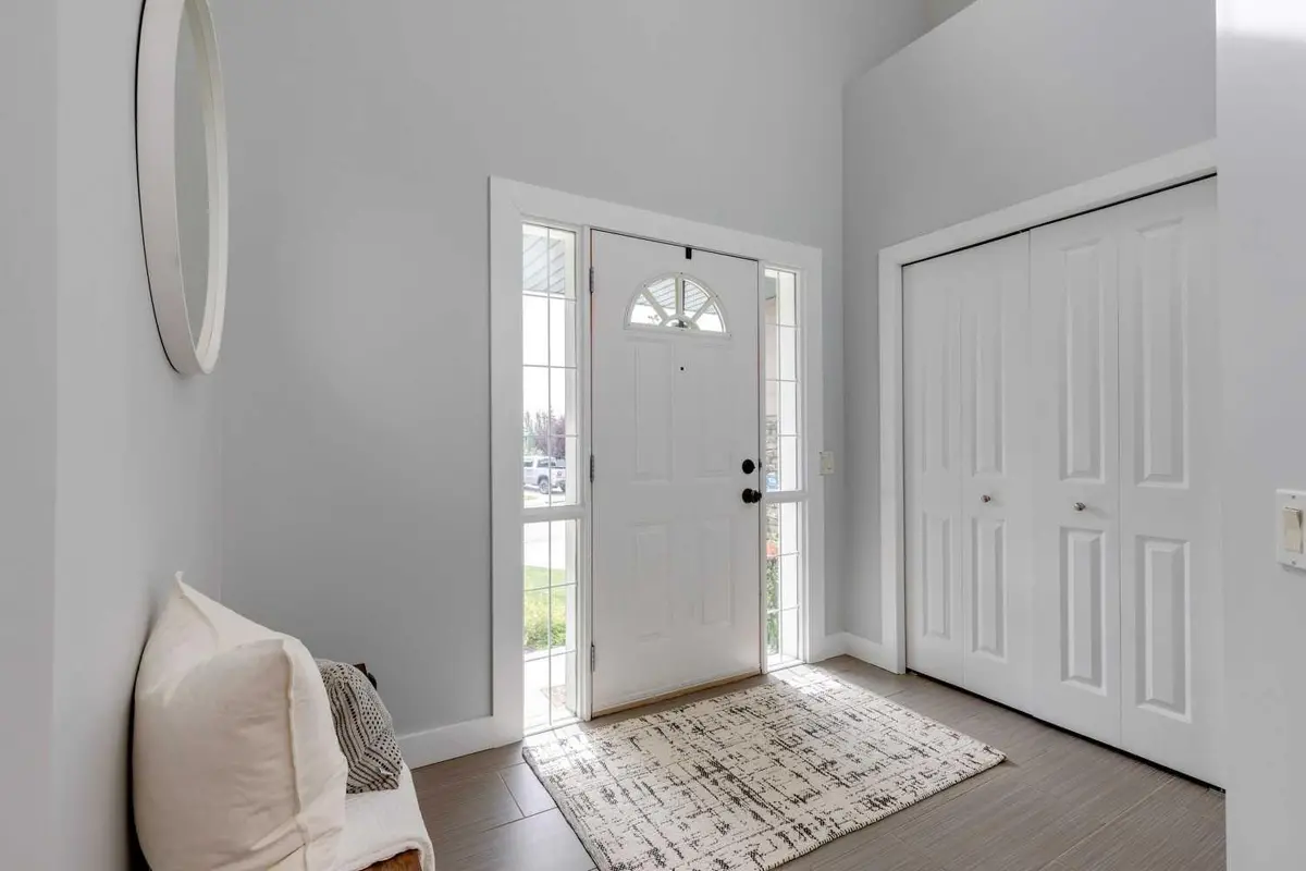 7866 Springbank Way SW, Calgary, Alberta Sold History | HouseSigma