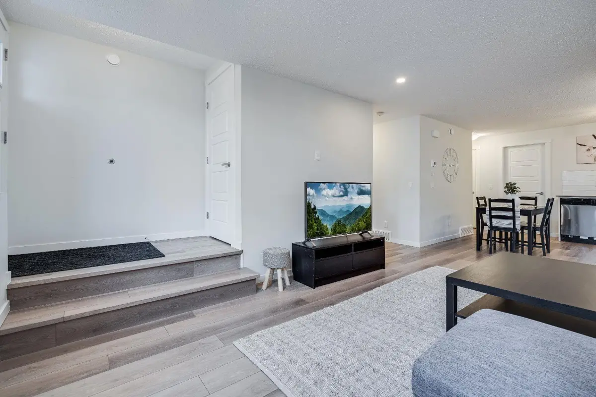 343 Cranbrook Square SE, Calgary, Alberta Sold History | HouseSigma