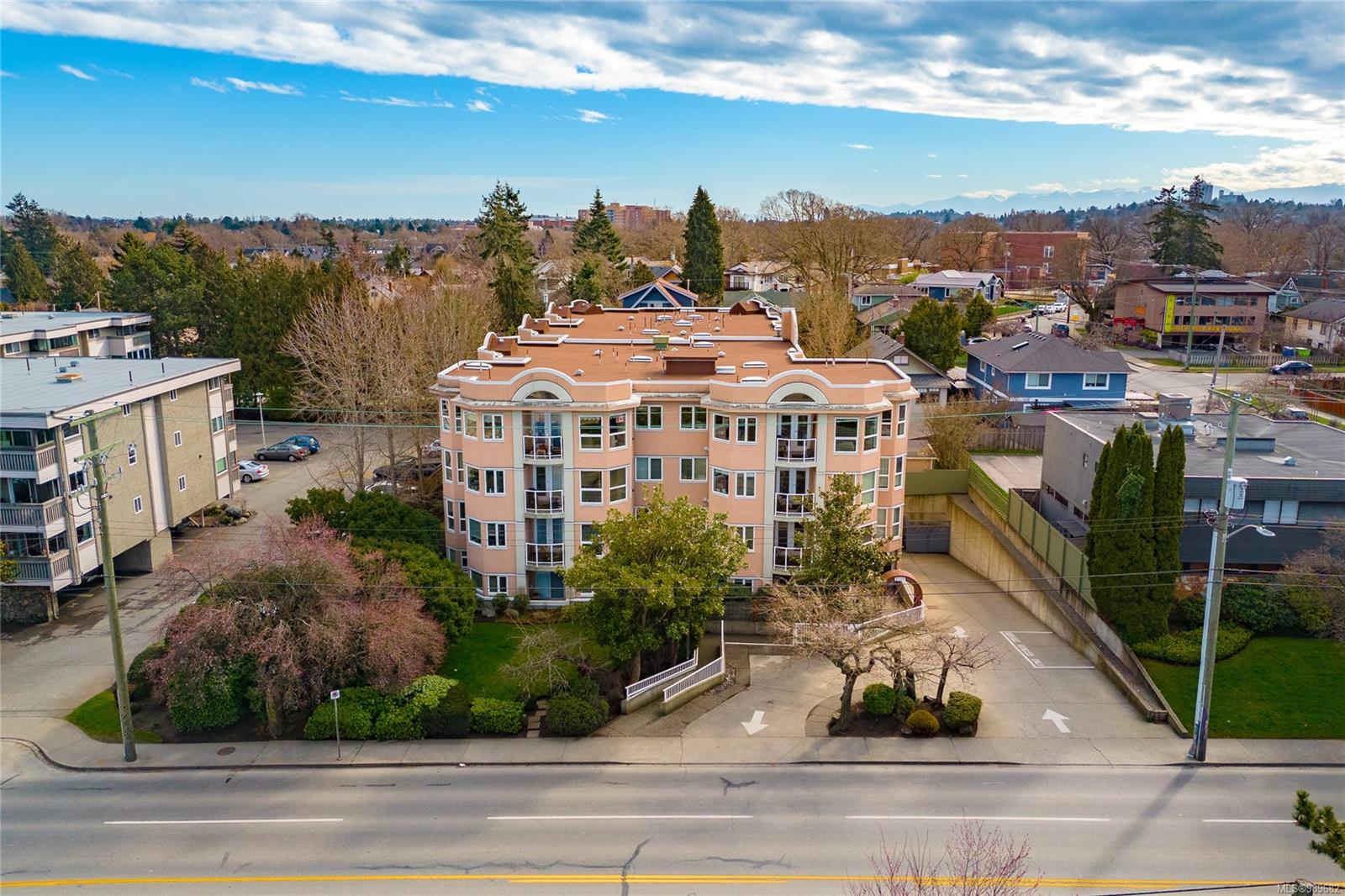 305 - 1519 Hillside Ave, Victoria, British Columbia V8T2C1 Sold History ...